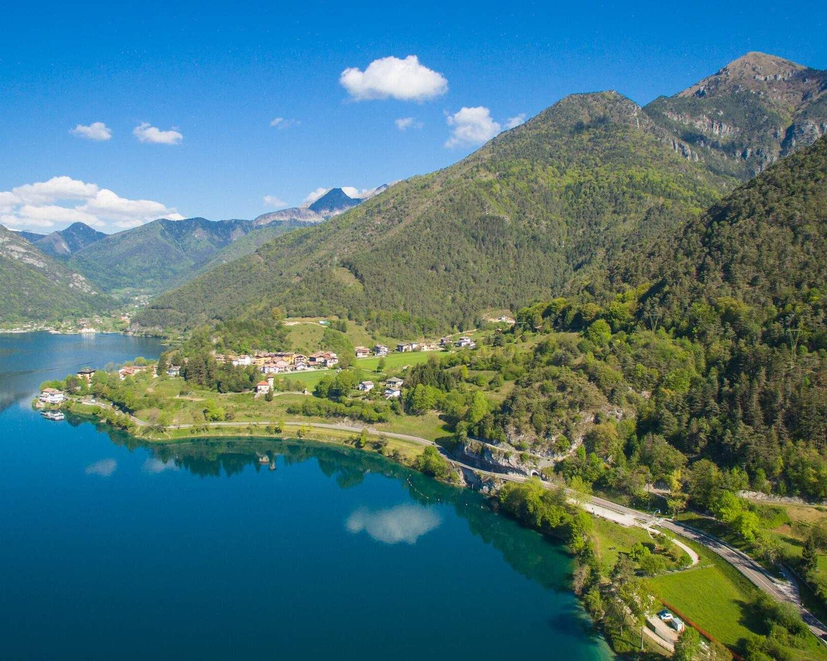 Enjoy Top Tips on Visiting the Best Lakes in Italy | KAYAK