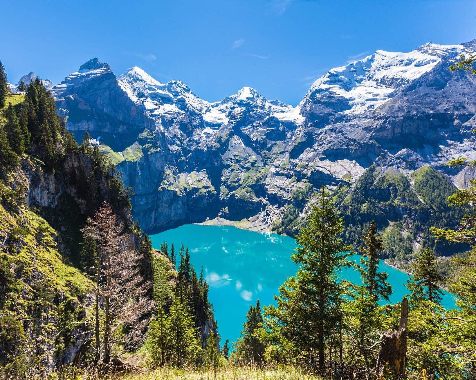 Explore the beauty of some of the best lakes in Switzerland | KAYAK