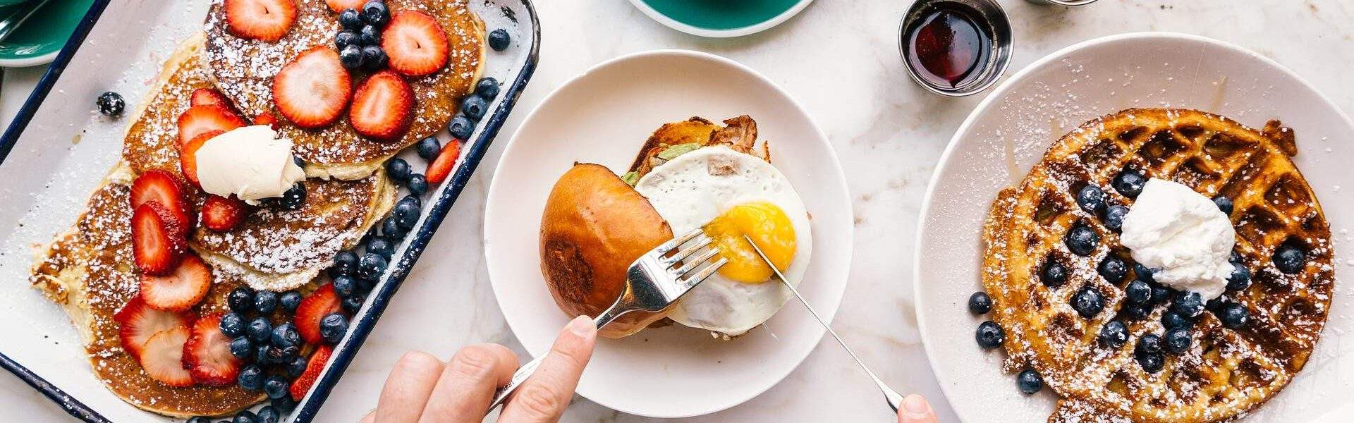 Take a bite of the traditional American breakfast | KAYAK