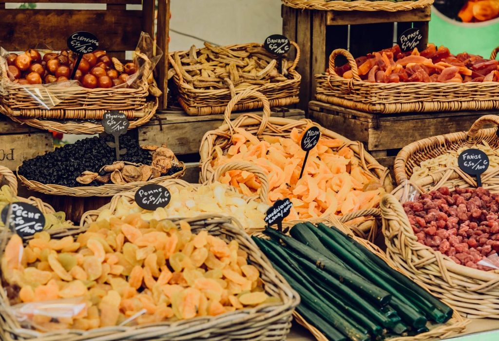 Enjoy our great guide on food markets in Paris | KAYAK