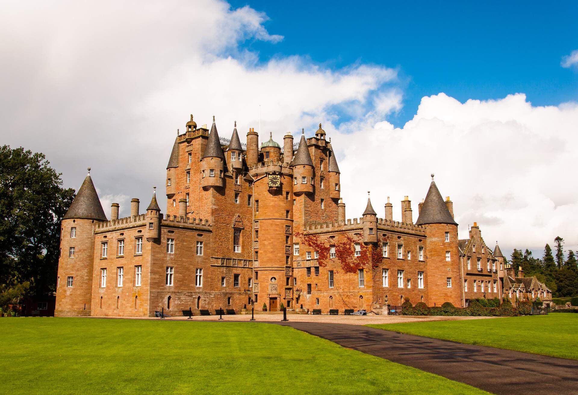 13 Best Castles in the UK | KAYAK