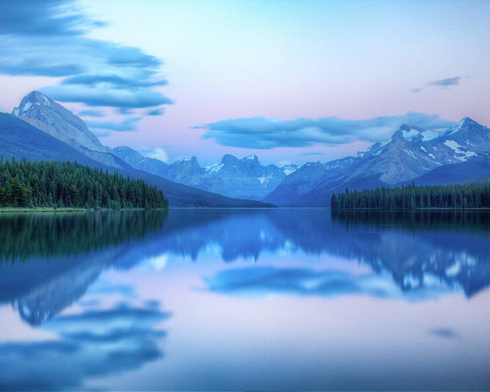 The 15 most exquisite lakes in Canada you have to visit | KAYAK