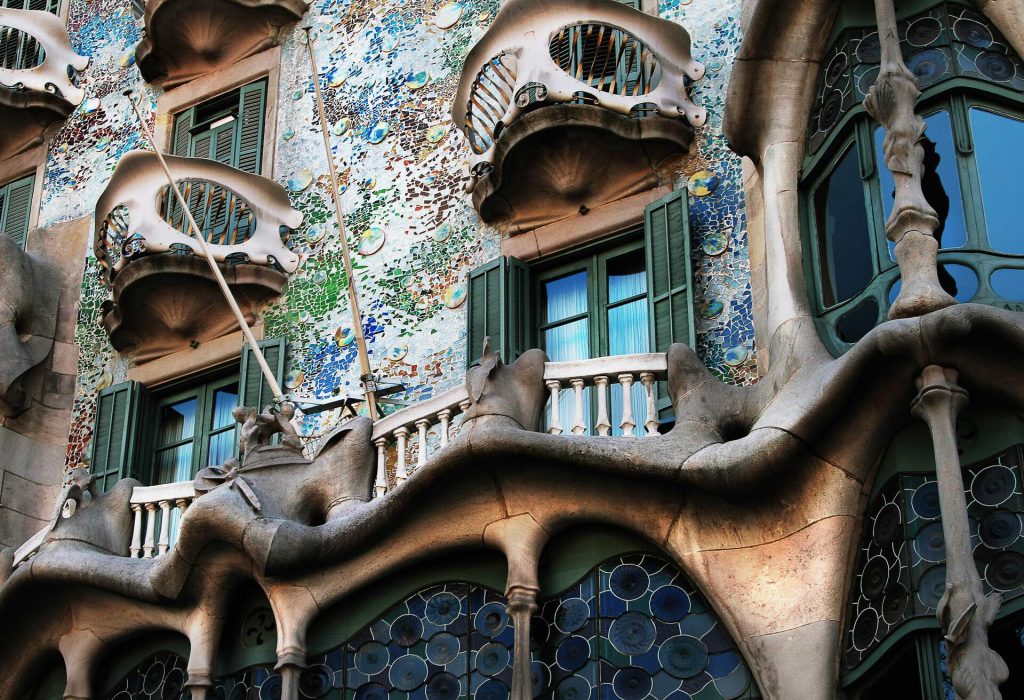 Digging into the intriguingly famous buildings in Barcelona | KAYAK