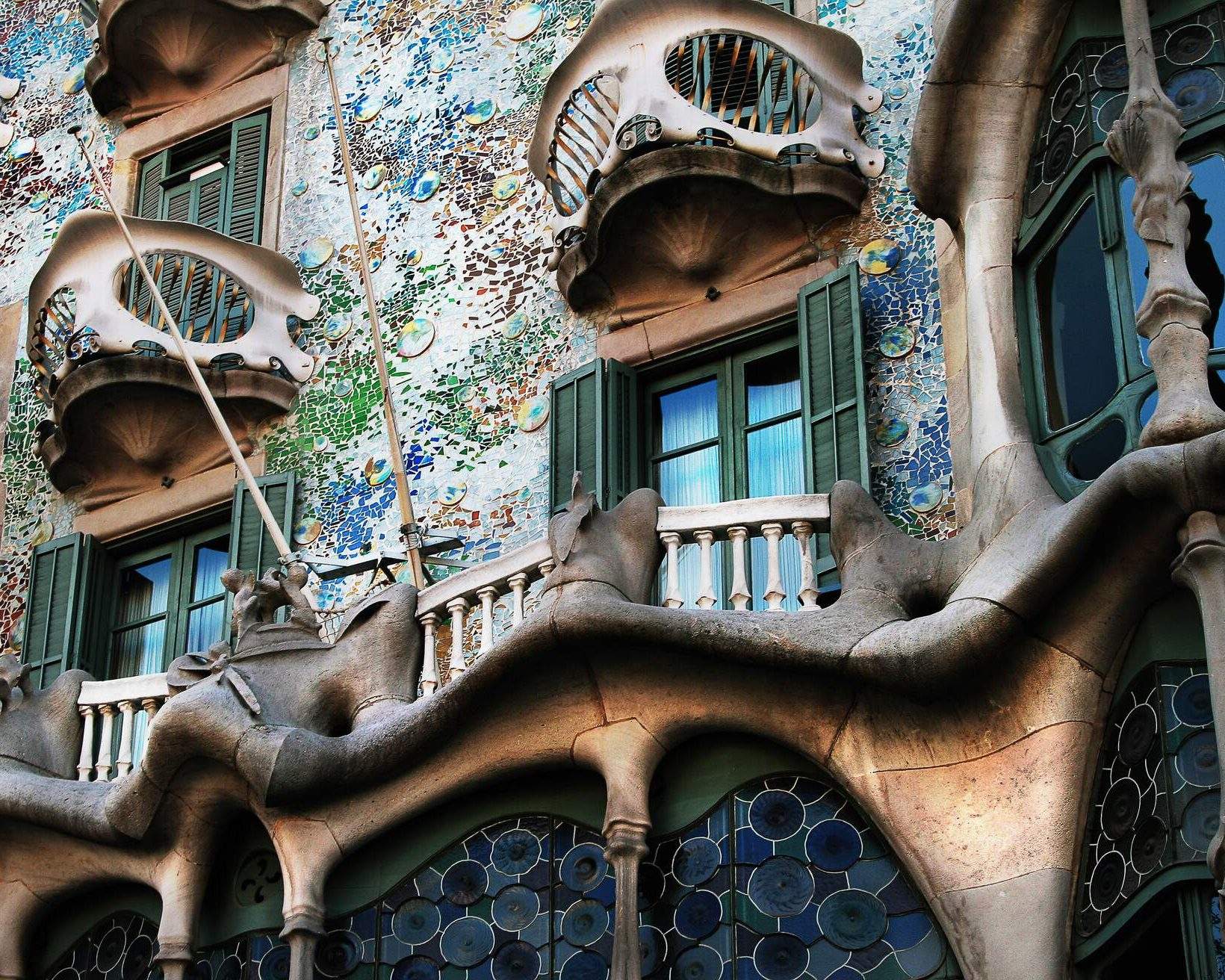 Digging into the intriguingly famous buildings in Barcelona | KAYAK