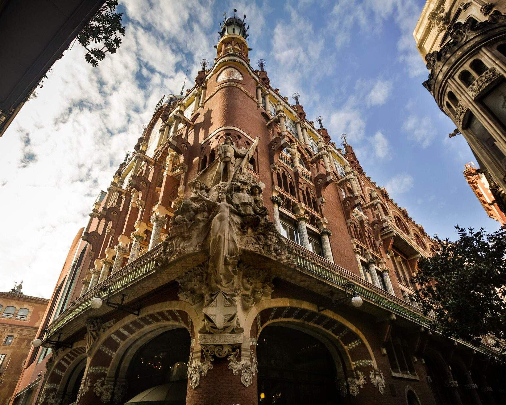 Digging into the intriguingly famous buildings in Barcelona | KAYAK