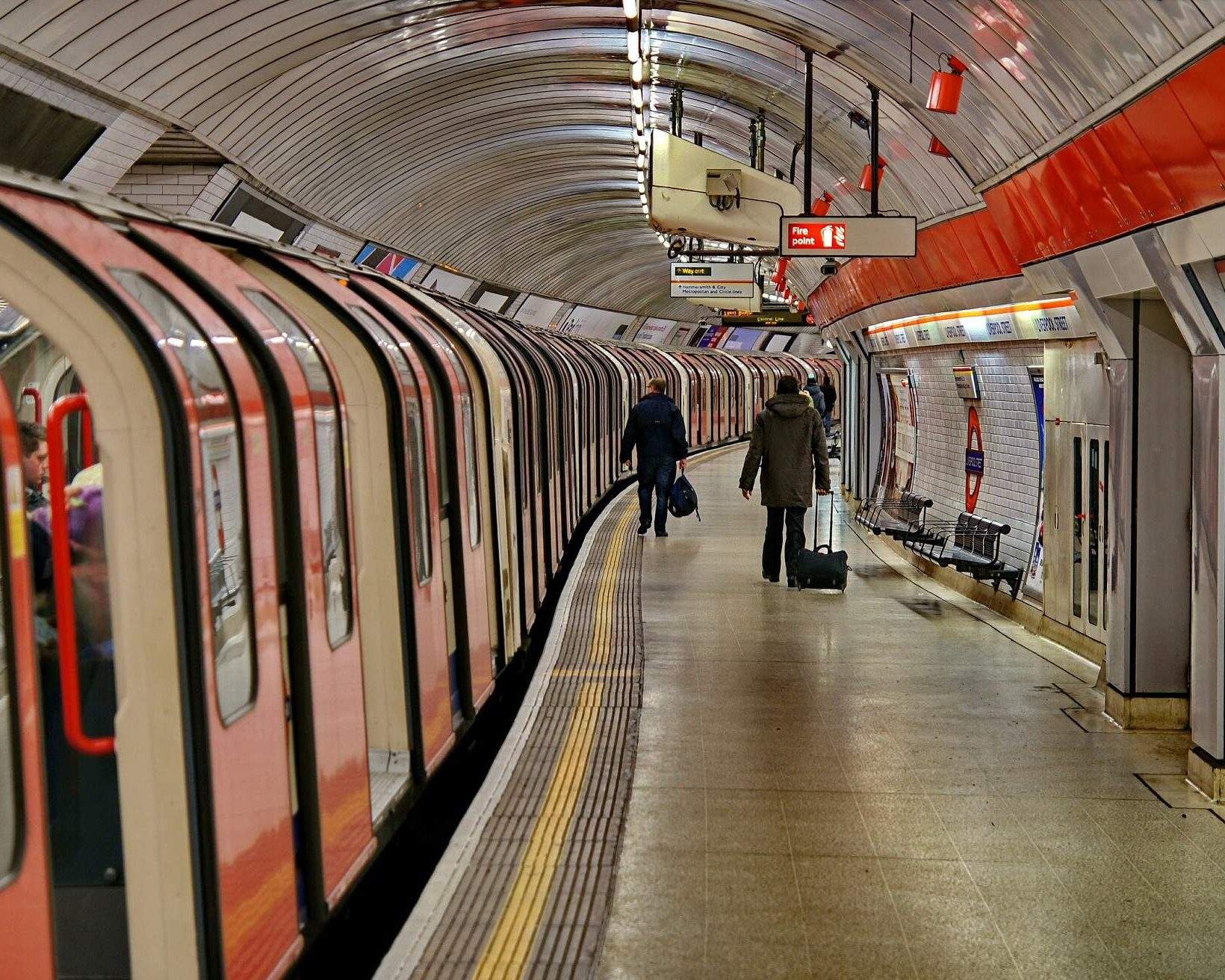 How to navigate Heathrow Airport | KAYAK