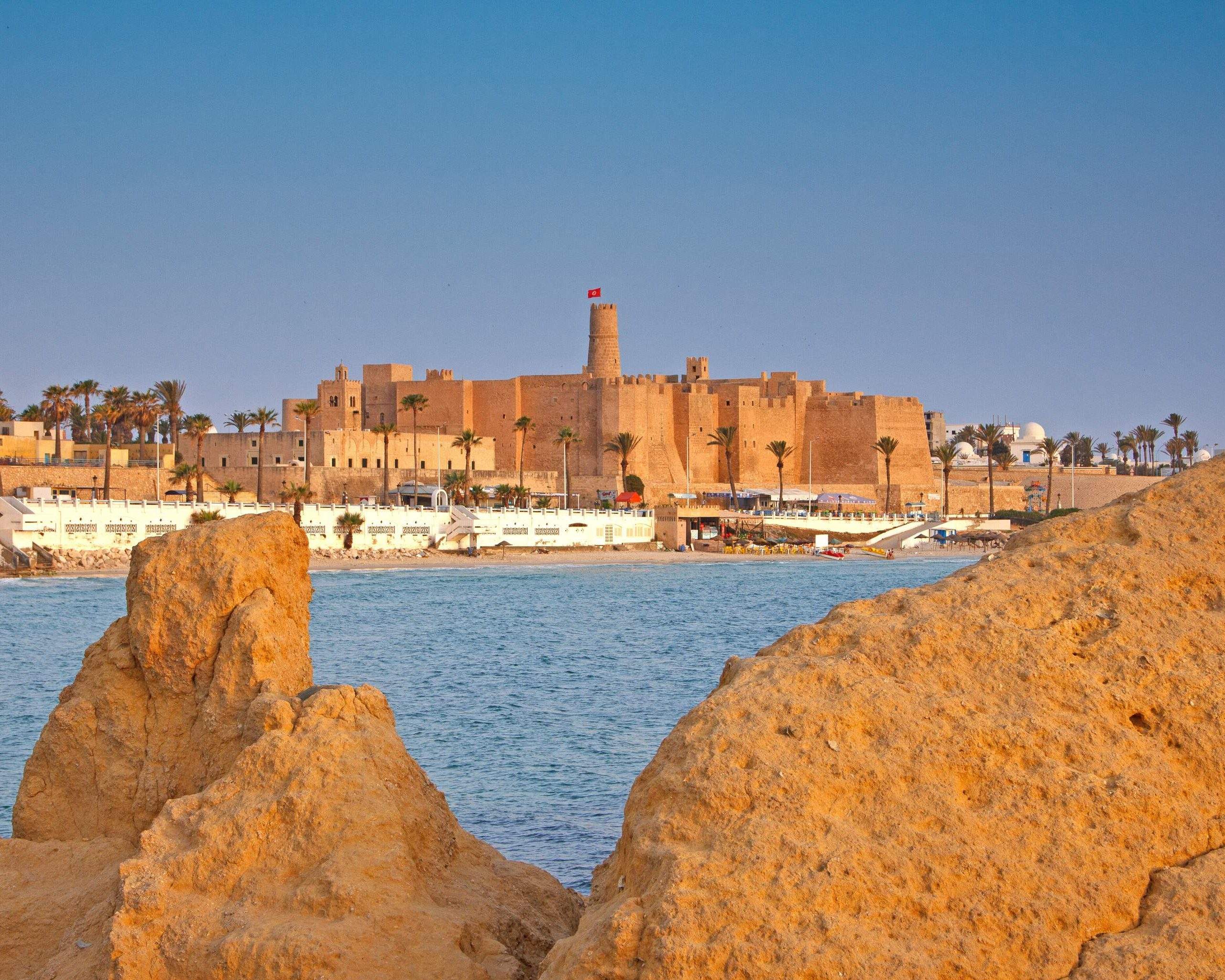 Where is hot in April 2025: the 10 best destinations | KAYAK