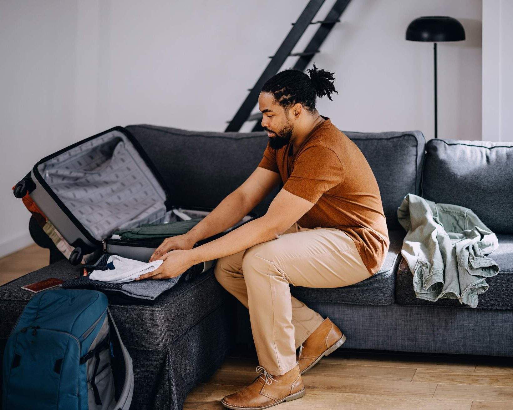 Travel smart: The easy guide to checked baggage rules| KAYAK