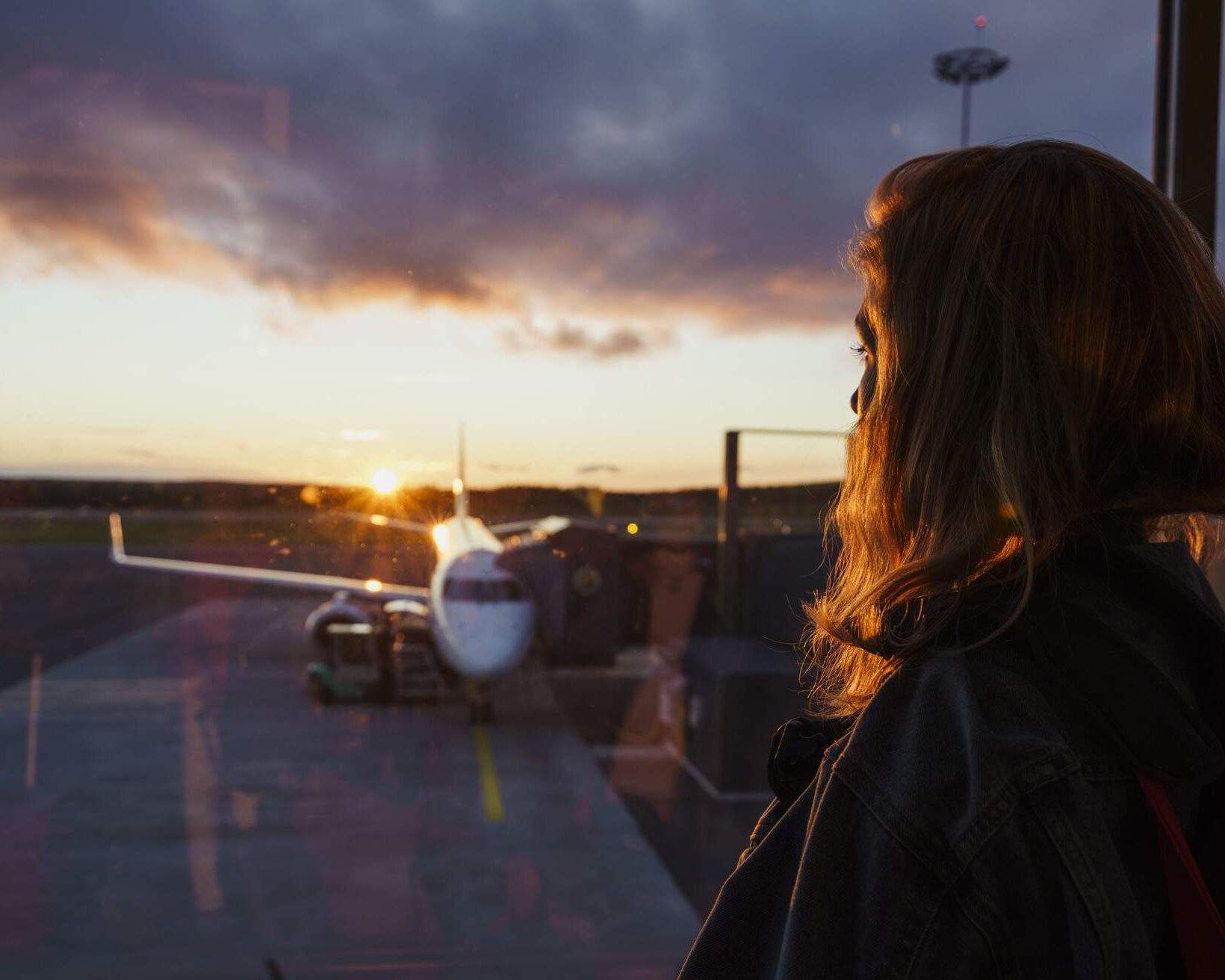 Your guide to what a red-eye flight really is | KAYAK