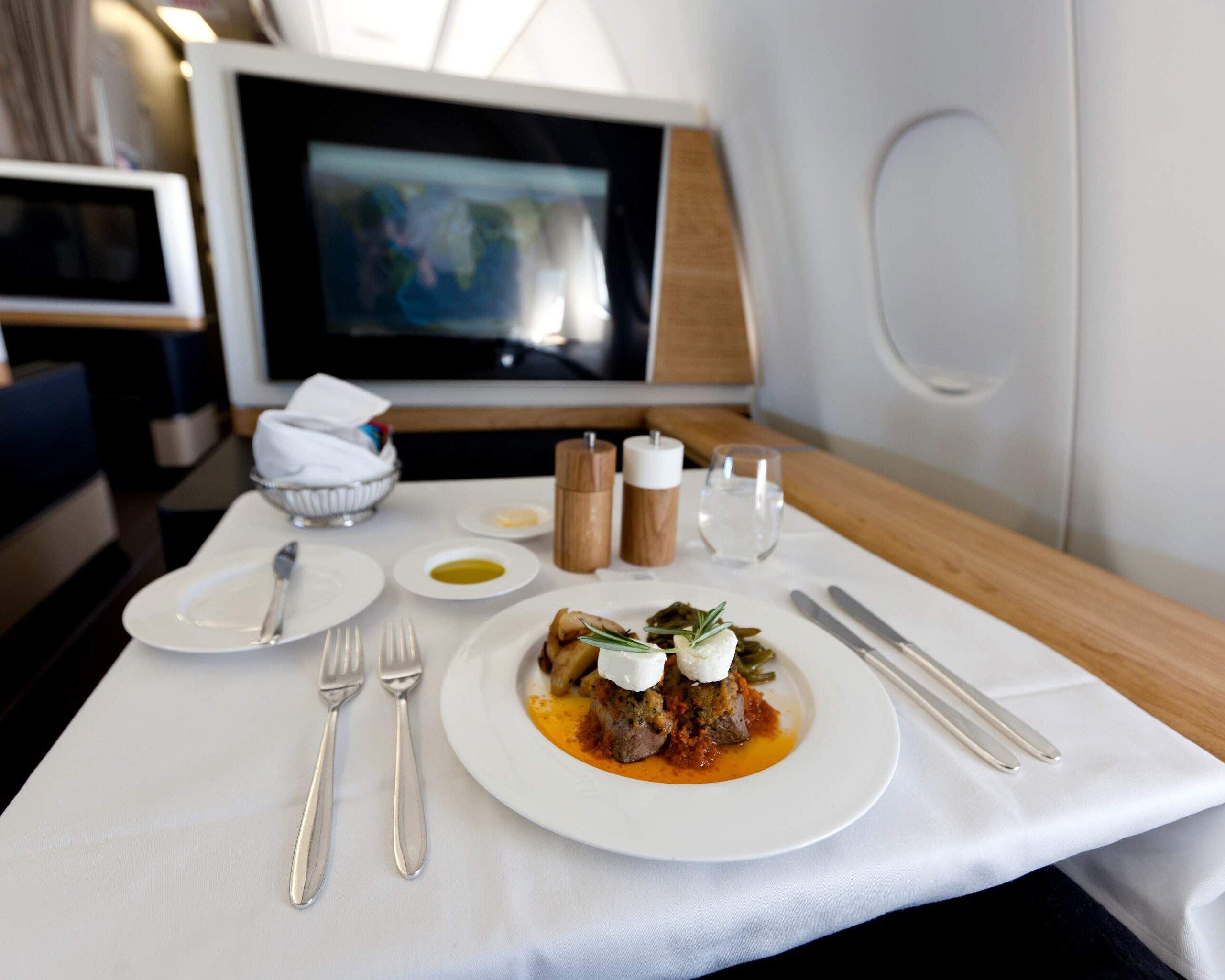 Business Class vs First Class – the main differences | KAYAK