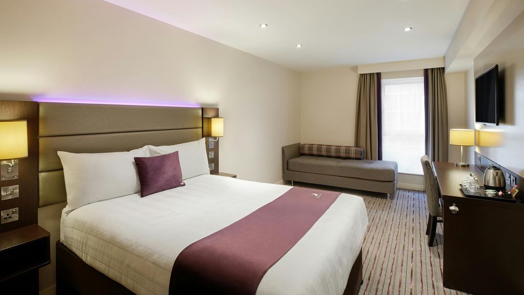 Premier Inn Wolverhampton City Centre £62. Wolverhampton Hotel Deals ...