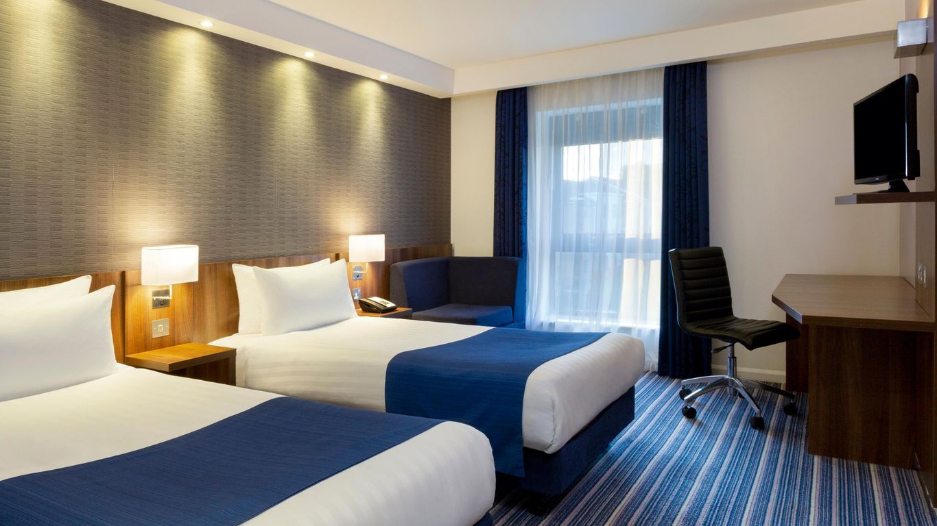 Holiday Inn Express Dunstable £57. Dunstable Hotel Deals & Reviews - KAYAK