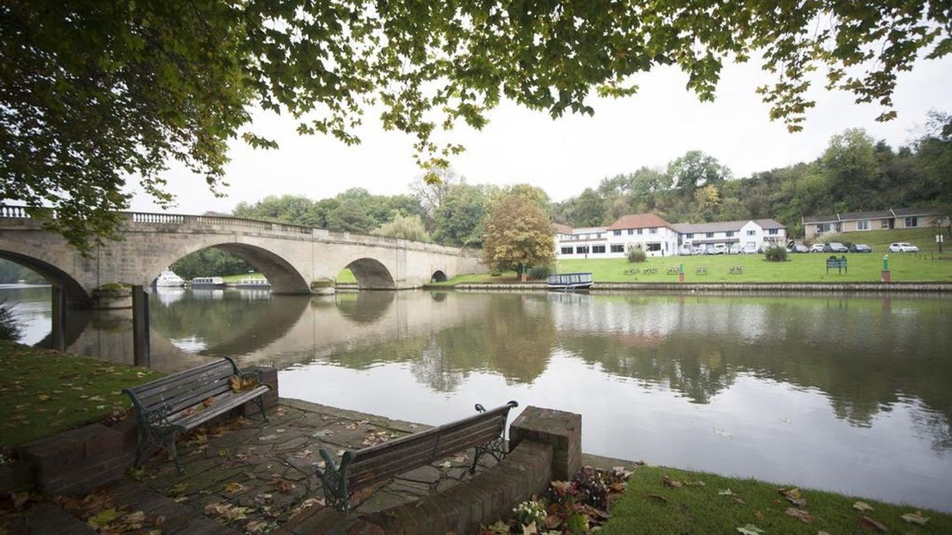 Shillingford Bridge Hotel £44. Wallingford Hotel Deals & Reviews - KAYAK