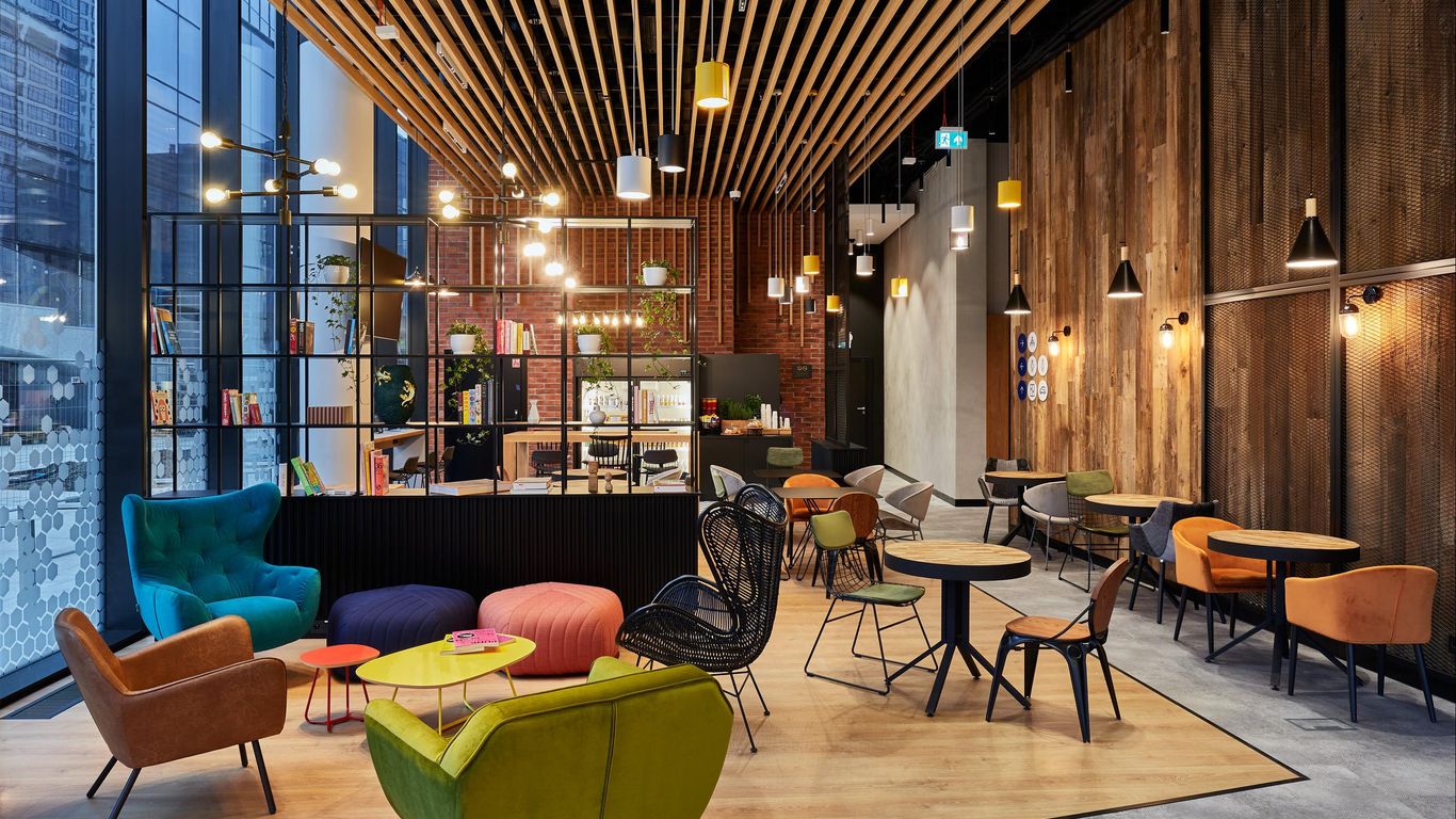 Holiday Inn Express Warsaw - The Hub £50. Warsaw Hotel Deals & Reviews ...