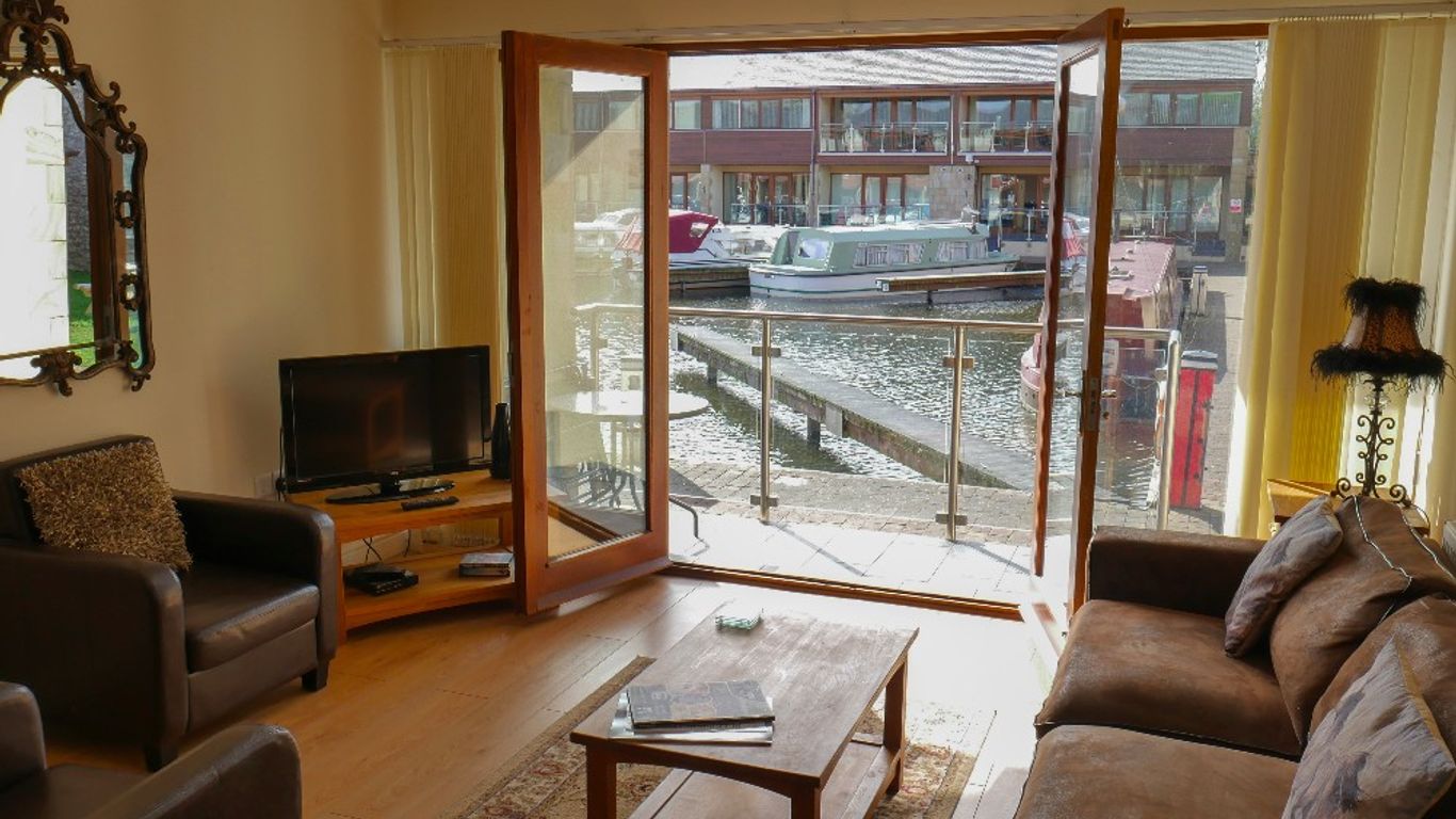 Tewitfield Marina £92. Carnforth Hotel Deals & Reviews - KAYAK