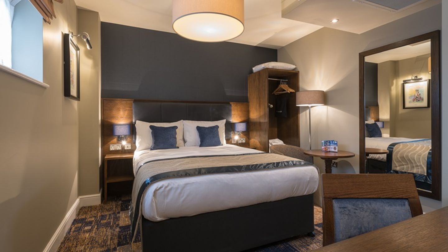 The John Russell Fox Wetherspoon £59. Andover Hotel Deals & Reviews - KAYAK